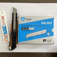 China 18mm Cutting Knives Silver Blades for Versatile and Multi-Purpose Cutting for sale