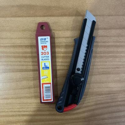 China Plastic 18mm Utility Knives Ergonomic Design Featuring Package Contents 1 Utility Knife Ideal for Precise Cutting Tasks for sale