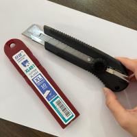 China Ergonomic Plastic Rubber Handle 25mm Utility Knife With SK2 High Carbon Steel Blade for sale