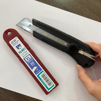 China Ergonomic Plastic Rubber Handle 25mm Utility Knife With SK2 High Carbon Steel Blade for sale