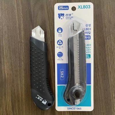 China Lightweight Ergonomic Handle Drywall Utility Knife With SK2 High Carbon Steel Snap Off Blade for sale