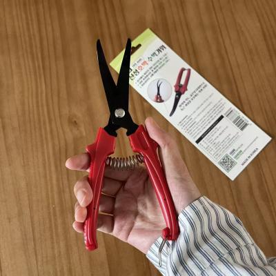 China Curved Metal Blade Garden Yard Tools Red Handle Strong Sharp Cutting Edge Suitable for Trimming Pruning and Yard Cleanup for sale