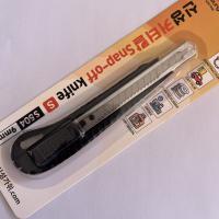 China Blade Snap Off Segments 9mm Utility Knife Durable Safety Mechanisms For Carpet Cutting for sale