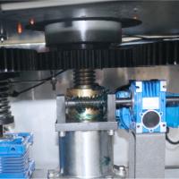 China Full Automatic Rotary Capping Machine 8 Heads 8000 BPH for 80ml-1000ml Bottles for sale