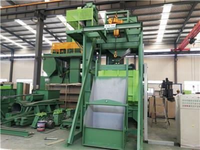 China 3T/H 5T/H Crawler Shot Blasting Machine Casting Parts Cleaning for sale