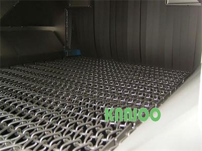 China Mesh Belt Passing Shot Blasting Machine For Cleaning And Surface Strengthening for sale