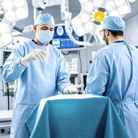 China AAMI Level 4 Spunlace Surgical Gown with Hydrostatic Pressure Resistance > 100 cm H₂O for High-Risk Surgeries for sale