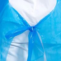 China 80g Heavy-Duty CPE Isolation Gown with Elastic Cuffs and CE Certification for Maximum Fluid Protection for sale