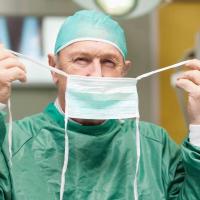 China 3-ply Non-woven Tie-on Surgical Face Mask EN14683 Type IIR & ASTM F2100 Compliant with Customizable Size for sale