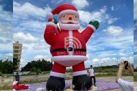 China Giant Inflatable Christmas Santa Claus 6m 8m 10m Commercial Outdoor Display Advertising for sale