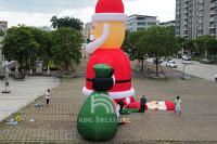 China Inflatable Santa Claus 20ft 26ft 33ft High Christmas Decorations Blow Up Santa for sale