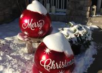 China Merry Christmas Blow Up Balloon Ornaments Yard Decoration Large Outdoor PVC Inflatable Balls for sale