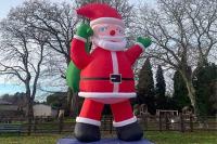 China Inflatable Santa Claus Giant Inflatable Christmas Decorations Santa Inflatables for sale