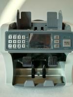 China Multi Currency Sorter XC200 Pockets Money Counting Machine LED Display Tunnel Sorter Devices for sale