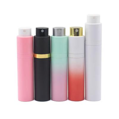China Portable 10ML 15ML 20ML Empty Spray Pen for Perfume with Custom Gradient Colors and Twist Dispensing for sale
