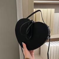 China Red Pink Black Heart Shaped Cosmetic Bag Personalized Travel Make Up Brush Beauty Pouch for sale