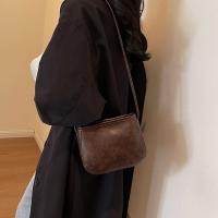 China Trendy Small Bags for Women 2025 New Arrivals Fashionable Versatile Shoulder Crossbody Bag Vintage Bucket Bag Phone Pouch for sale