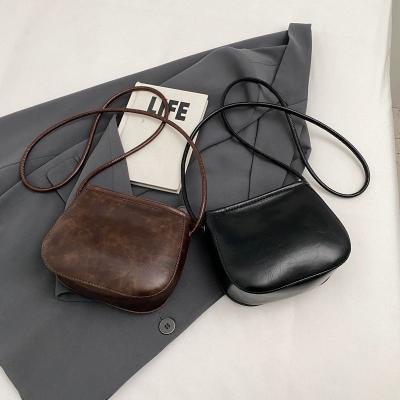 China Trendy Small Bags for Women 2025 New Arrivals Fashionable Versatile Shoulder Crossbody Bag Vintage Bucket Bag Phone Pouch for sale