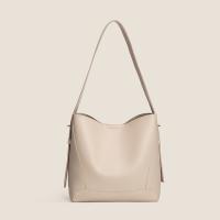 China Women's 2025 New Arrival Luxury-Feel Large-Capacity Bucket Bag Soft PU Leather Versatile Shoulder Crossbody Bag LOGO Available for sale
