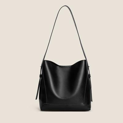 China Women's 2025 New Arrival Luxury-Feel Large-Capacity Bucket Bag Soft PU Leather Versatile Shoulder Crossbody Bag LOGO Available for sale