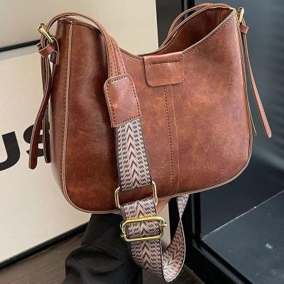 China New Women's Bag Trendy Fashion Crossbody Bags Retro Wide-Strap Shoulder Bucket Bags in Style Wholesale Customizable LOGO for sale