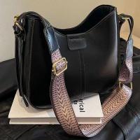 China New Women's Bag Trendy Fashion Crossbody Bags Retro Wide-Strap Shoulder Bucket Bags in Style Wholesale Customizable LOGO for sale