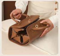 China Foldable Niche Portable Retro Luxury Detachable Minimalist Makeup Organizer Bag Waterproof PU Leather Cosmetic Bag 2026New Style for sale