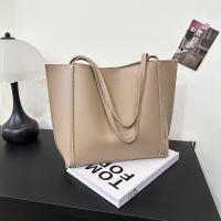 China Custom Trending Overseas-Style Tote Bags for Women New Shoulder PU Leather Bags Fashionable Oversized Sophisticated Tote Bags for sale