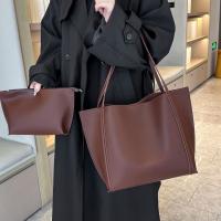 China Custom Trending Overseas-Style Tote Bags for Women New Shoulder PU Leather Bags Fashionable Oversized Sophisticated Tote Bags for sale