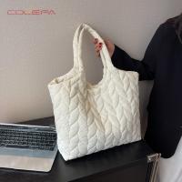 China Oxford Cotton-Filled Quilted Tote Bag for Women 2026 New Arrival Minimalist Solid Color Tote Autumn/Winter Diamond Quilted Bag for sale