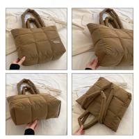 China Colefa Aesthetic Travel Gear Puffy Quilted Padded Puff Custom Shoulder Bags High Quality Puffy White Waterproof Fluffy Tote Bag for sale