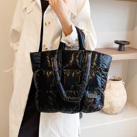China Colefa Aesthetic Travel Gear Puffy Quilted Padded Puff Custom Shoulder Bags High Quality Puffy White Waterproof Fluffy Tote Bag for sale