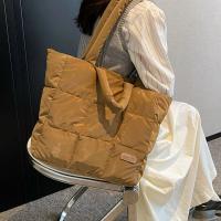 China Colefa Aesthetic Travel Gear Puffy Quilted Padded Puff Custom Shoulder Bags High Quality Puffy White Waterproof Fluffy Tote Bag for sale