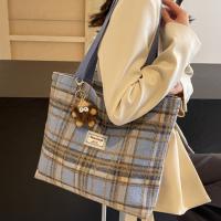 China Colefa Wholesale Autumn Winter Plaid Shoulder Bag High-end Versatile Commuting Plaid Bag Woolen Fabric Quality Hot Sale Tote Bag for sale