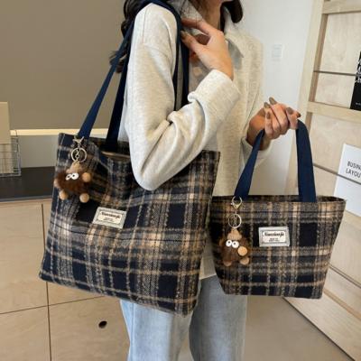 China Colefa Wholesale Autumn Winter Plaid Shoulder Bag High-end Versatile Commuting Plaid Bag Woolen Fabric Quality Hot Sale Tote Bag for sale