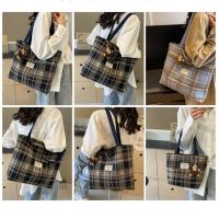 China Colefa Wholesale Autumn Winter Plaid Shoulder Bag High-end Versatile Commuting Plaid Bag Woolen Fabric Quality Hot Sale Tote Bag for sale