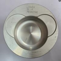 China Mitsubishi 6D22 Piston ME052792 For Precise Engine Parts for sale