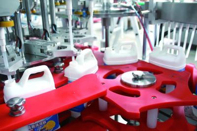 China Huituo automatic bottle filling capping machine for cleanser essence, liquid dishwashing detergent for sale