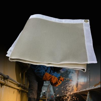 China Heavy Duty Fiberglass Welding Blanket Fireproof 550C Heat Resistant for sale