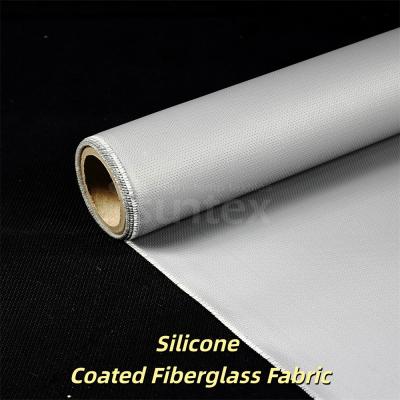 China 550°C Heat Resistant Acrylic Coated Fiberglass Welding Blanket with Customizable Sizes for sale