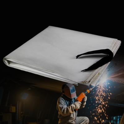 China 18oz 0.6mm Welding Spatter Protection Woven Fiberglass Cloth Fire Blanket Material for sale