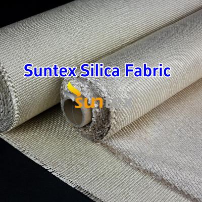 China Heavy Duty Silica Cloth Welding Blanket with 1000℃ Temperature Resistance 18 oz/sqy Unit Weight and Crowfoot Pattern for sale