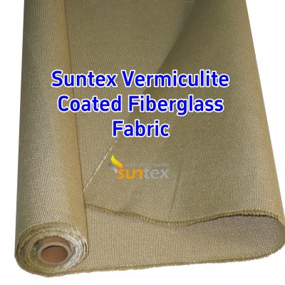 China 750℃ Temperature Resistance Vermiculite Coated Fiberglass Fabric with Excellent Abrasion Resistance and 1070gsm Heavy Weight for sale