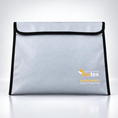 China Fiberglass Fire Resistant Bag for Documents,  
Ideal for home, office or travel, The Fire Bag stands up against basic fire and water for sale
