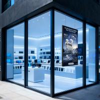 China 55 Inch Ultra High Bright Window Display Facing Digital LCD Advertising Screens for sale