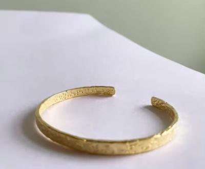 China 18K Yellow Solid Gold Hammered Open Cuff Bracelet with Custom Logo - 75% Pure Gold Vintage Bangle for Women for sale