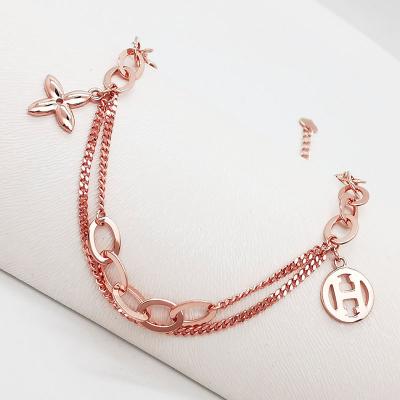 China Fashionable Mini Gold Pendant Necklace Set 18K Gold Plated 45cm Chain for sale