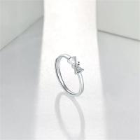 China Luxurious Comfort-Fit Gold Rings in Multiple Sizes with Premium Polished Finish for sale