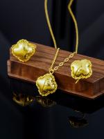 China Four-Leaf Clover 24K Gold Pendant Jewelry with Lobster Clasp - IGI Certified 99.9% Pure Gold for sale