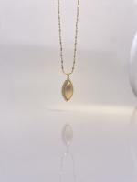 China 18K Gold Christmas Gift Necklace Pendant - 75% Gold Content with IGI Certification and Custom Design Options for sale